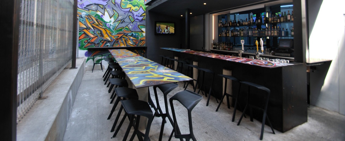 SAMPAN GRAFFITI BAR | PLANK