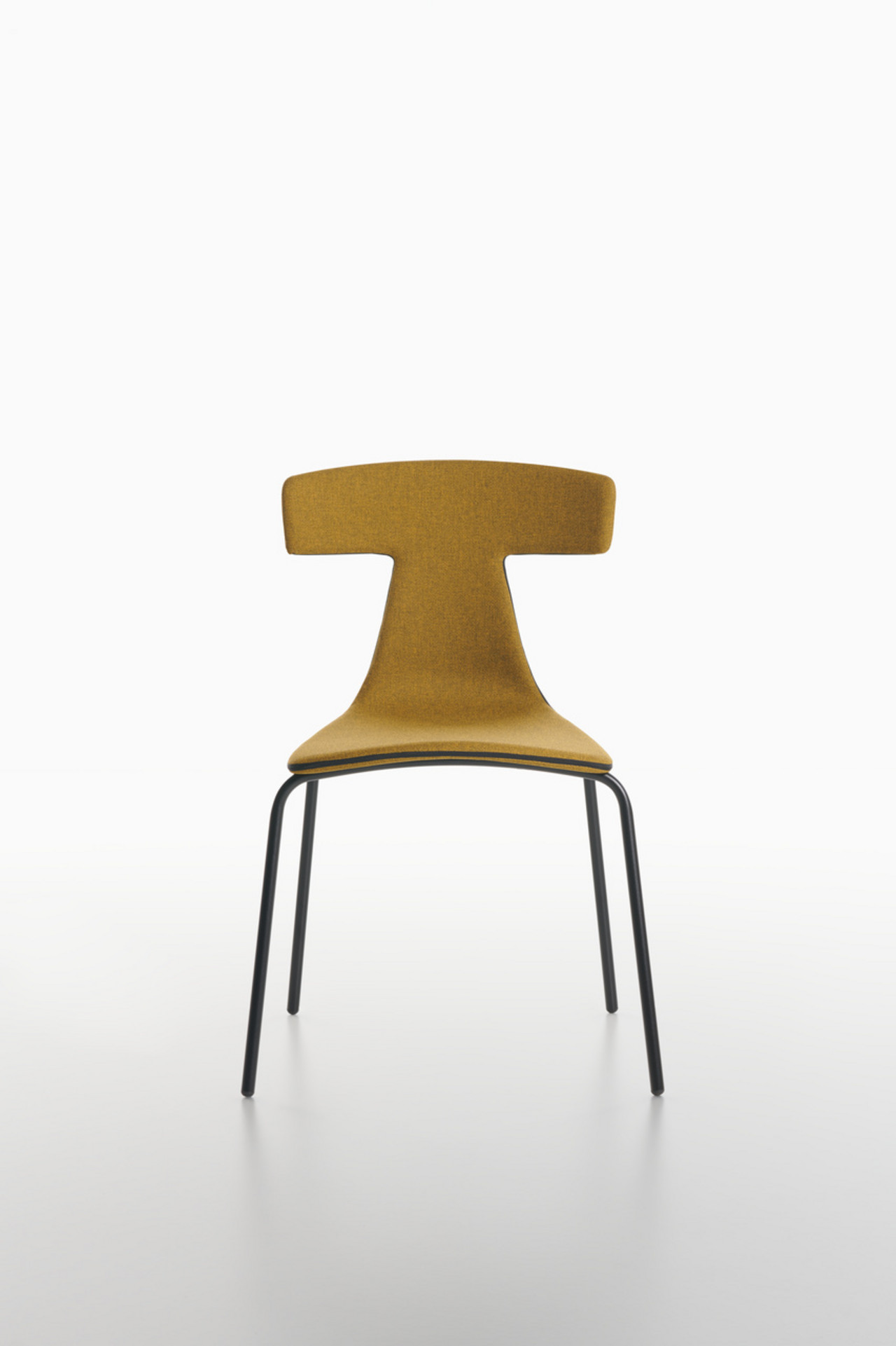 REMO upholstered chair | Plank